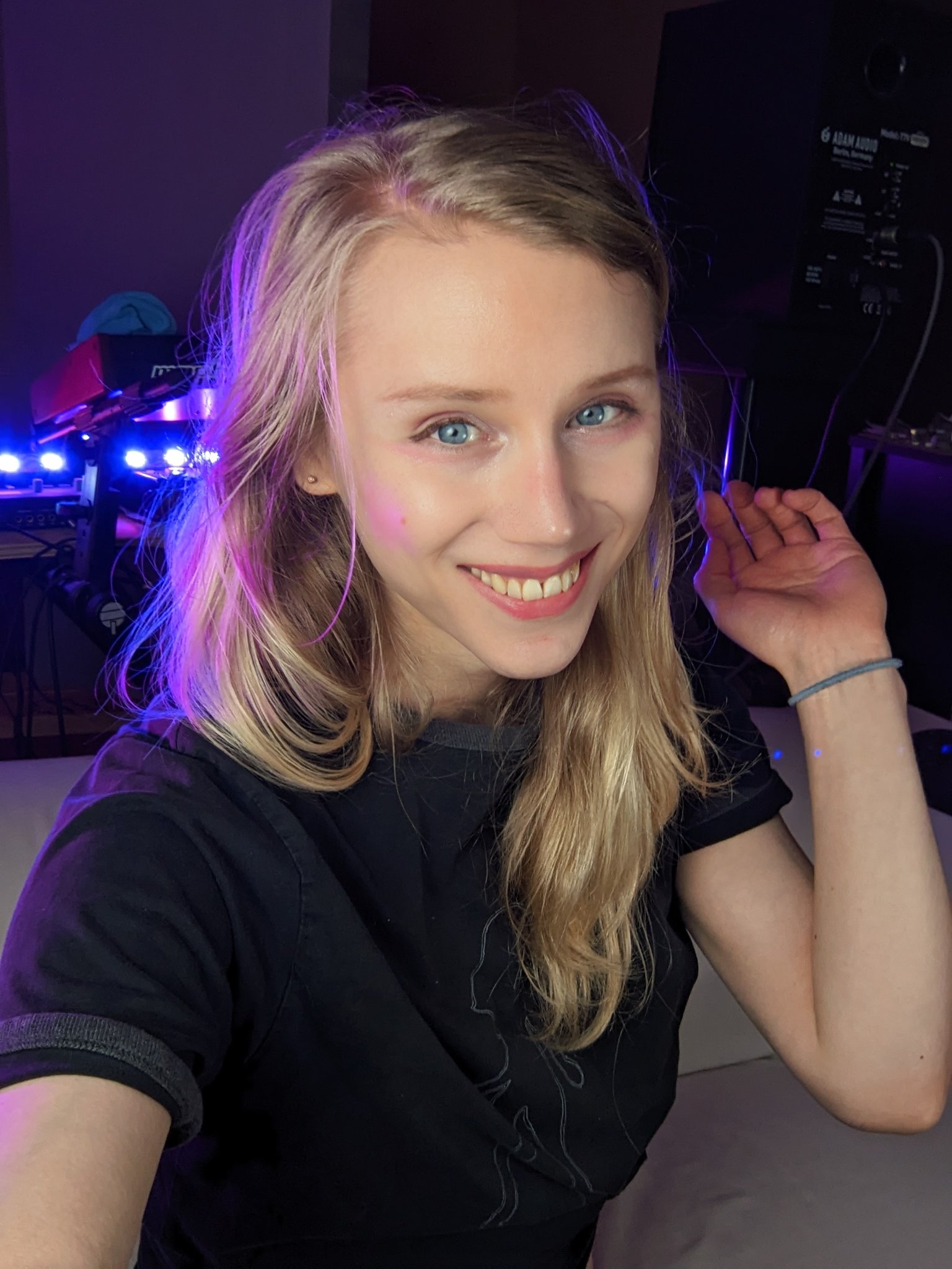 TW Pornstars - Julia Jane, Award-Winning Goofball 🔞. Twitter. I'm on cam!. 3:45 AM - 14 Jan 2023