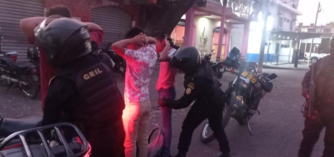 Pnc De Guatemala On Twitter En Escuintla Agentes De La Pnc En La
