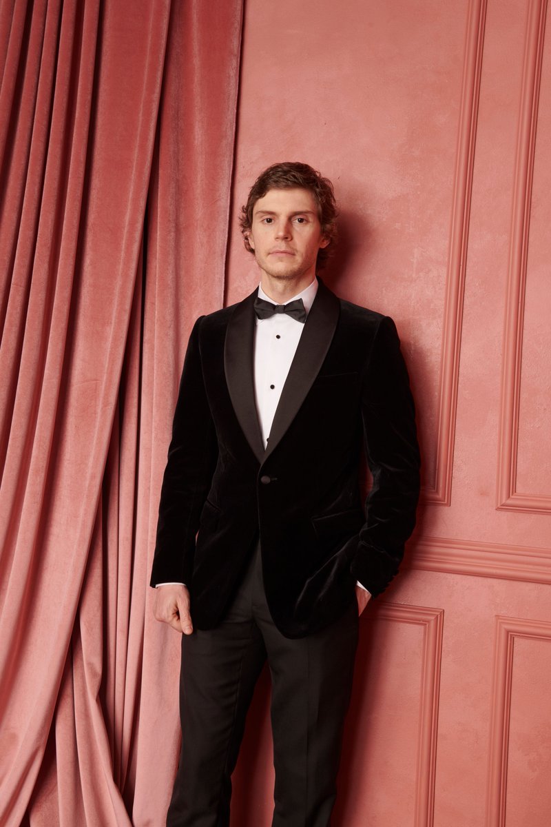Evan Peters BR | Mídia on Twitter: "+80 UHQs do Evan Peters durante o Golden Globes 2023. 📸 ...