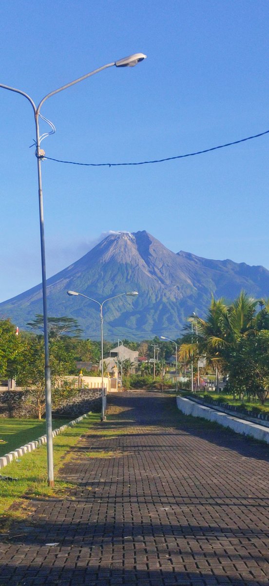 Merapi Uncover On Twitter Ada Yang Sudah Berburu Foto Merapi Pagi Ini