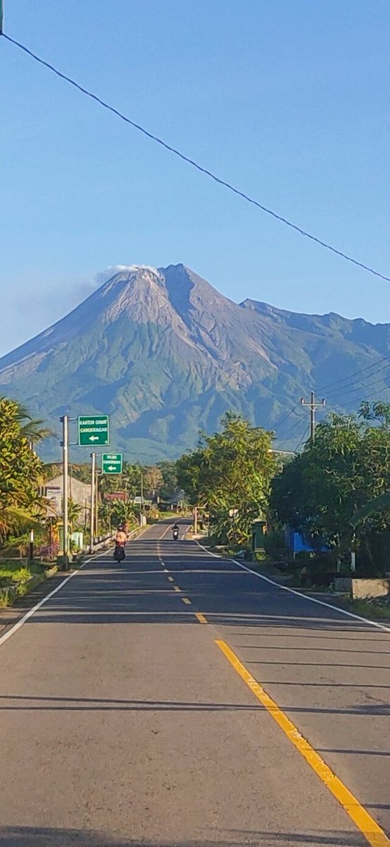 Merapi Uncover On Twitter Ada Yang Sudah Berburu Foto Merapi Pagi Ini