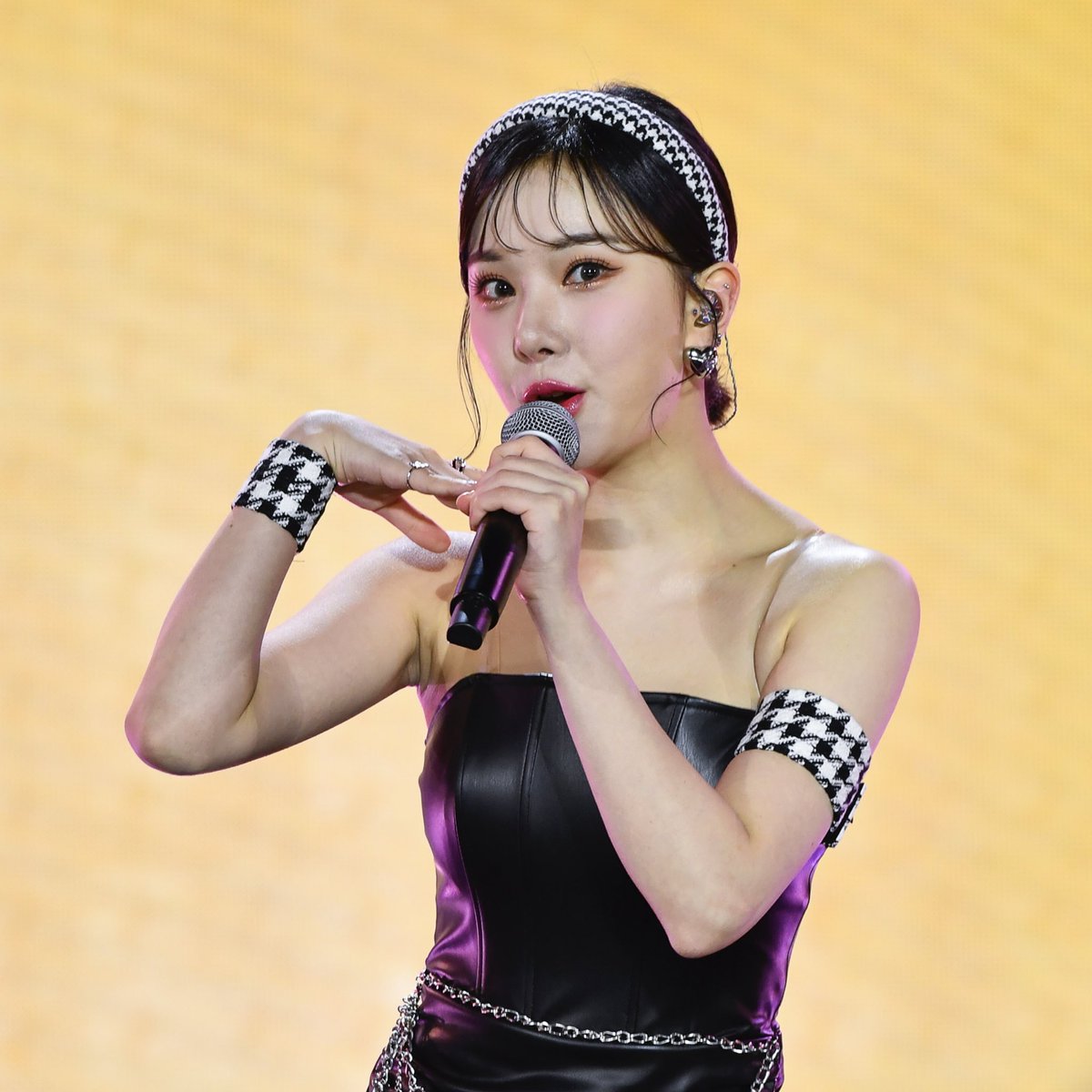 🇰🇷 𝘼𝙧𝙢𝙥𝙞𝙩 𝙂𝙖𝙡𝙡𝙚𝙧𝙮 💎 on Twitter: "Eunha - VIVIZ https://bltly.link/fhE3pjk"