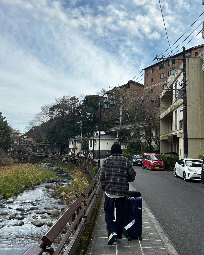 ʺniya 𖣘 on Twitter: "RT @eternallyksw: 230114 hyunjae on instagram 🎁 Smile~ 😊 In hakone🍂"