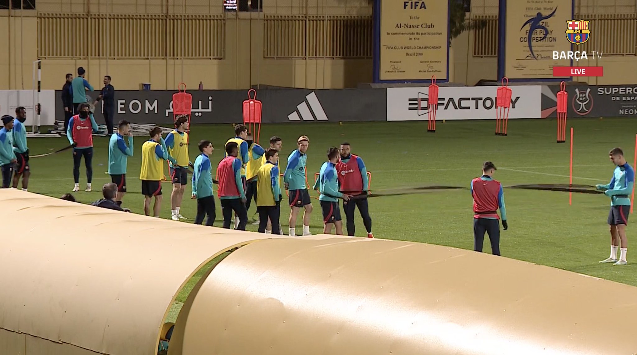 FCB World on Twitter: "تدريبات برشلونة اليوم في نادي النصر https://t.co/PADMB8g07S" / Twitter