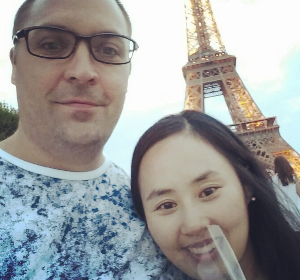 On Twitter 번역 제 아내가 제 결혼반지를 돌려줬습니다 이 반지는 저희가 파리에서 결혼한 걸 추억하게 해주는 물건이기 때문에 너무나 소중한 물건이었습니다