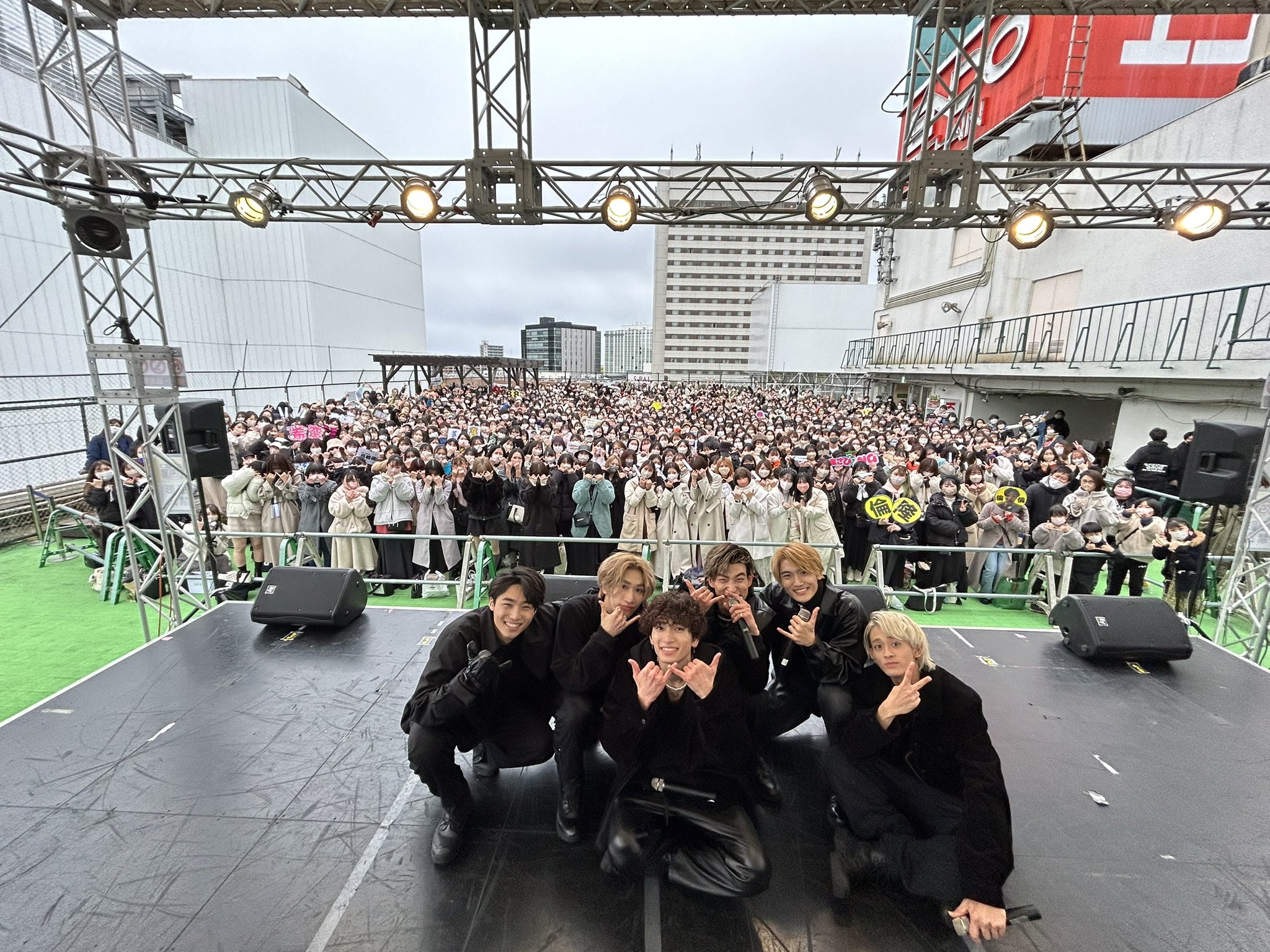 WATWING official on Twitter: "本日は、 仙台EBeanS 10F屋上イベントスペース ありがとうございました！！🙌 寒い中沢山の方々が来てくださって本当に嬉しかっ ...