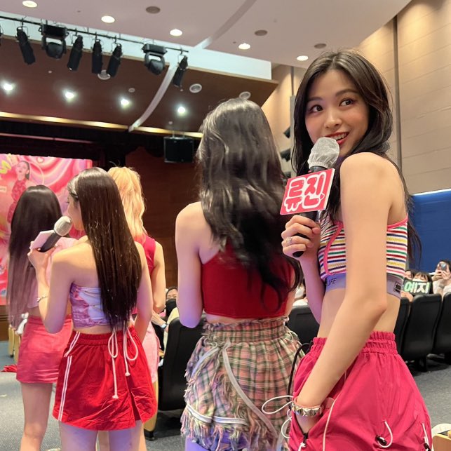 ryujin zone on Twitter: "pov you see ryujin and she smiles at you"