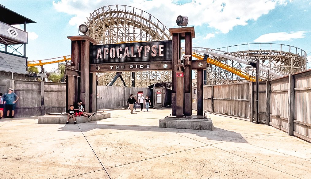 Six Flags Magic Mountain Apocalypse