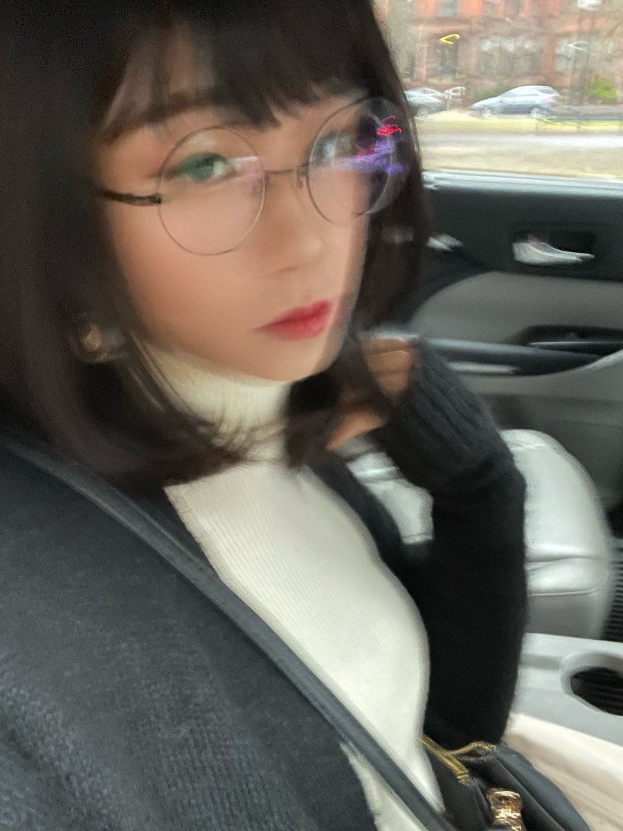 巧合酱anna On Twitter 今天穿这套去逛商场,一位戴眼镜着装英伦的黑人小哥来搭讪,夸我眼镜裙子靴子一身搭配很有风格,说感觉能有这么好的穿搭的人很多来自欧洲。 虽然小哥说话很礼貌