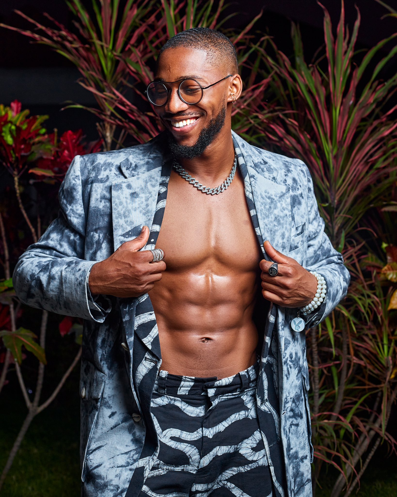 DOTUN 💥 on Twitter: "Instagram saw my jacket first 😄, which is your favorite slide ? https://t ...