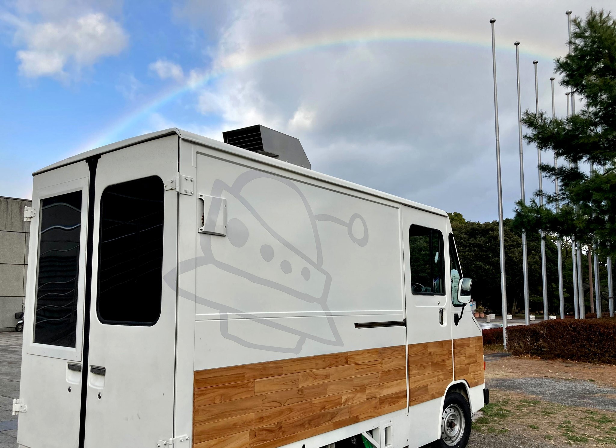 ufotable on Twitter: "全国へ @ufotablecafe をお届けする移動カー @ufotableCafeTG の現場より「虹🌈が出ていました」とのレポートが上がりました ...