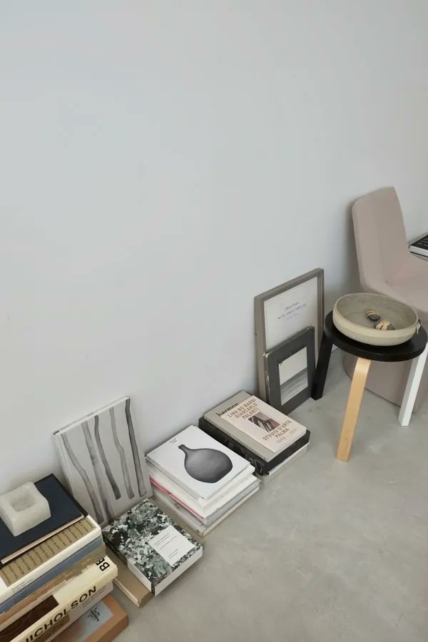 GINZA on Twitter: "【参考にしたい🗣️】私と部屋 vol.23 自由設計のコーポラティブハウスで、家具を愛でる暮らし。https://buff.ly/2YZwDo0"