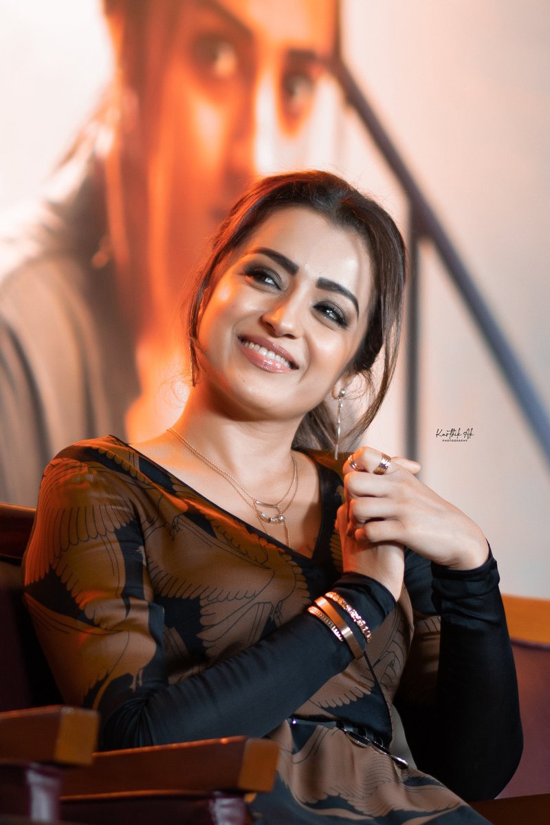 ACTRESS WORLD 💥 on Twitter: "RT @TrishVickyy: Antha Sirupu 😍 @trishtrashers #Trisha #TrishaKrishnan"