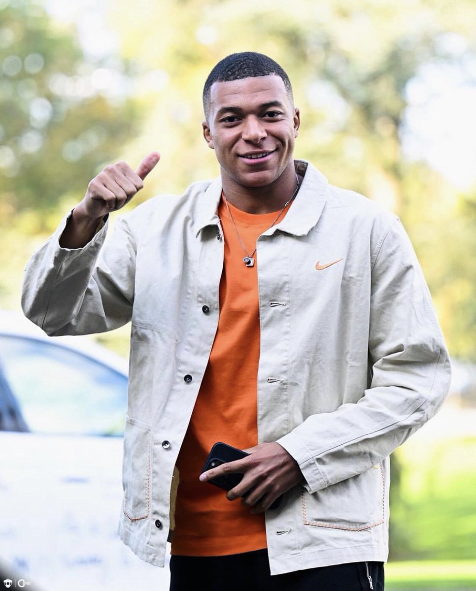 A thread of famous footballers who idolize Cristiano Ronaldo ⚽️🧵 1 ...