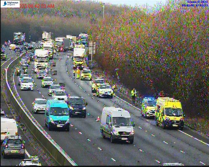 The anticlockwise M25 is down to 2 lanes between J6 and J5 as a car ...