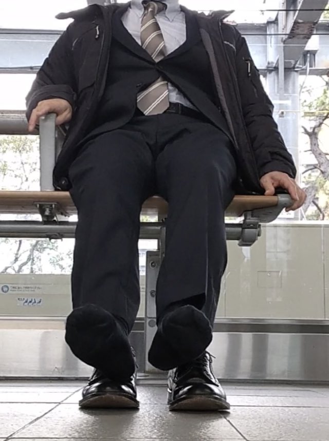 monsuke.navy-socks on Twitter: "お疲れさまです。😐"