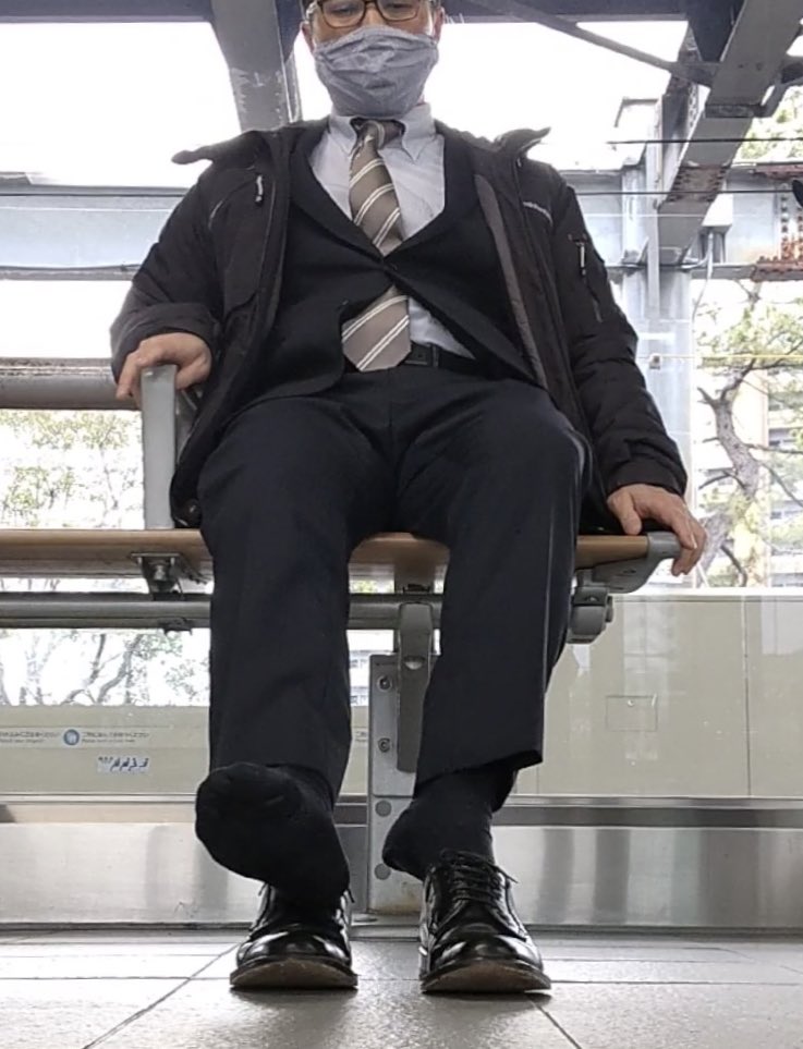 monsuke.navy-socks on Twitter: "お疲れさまです。😐"