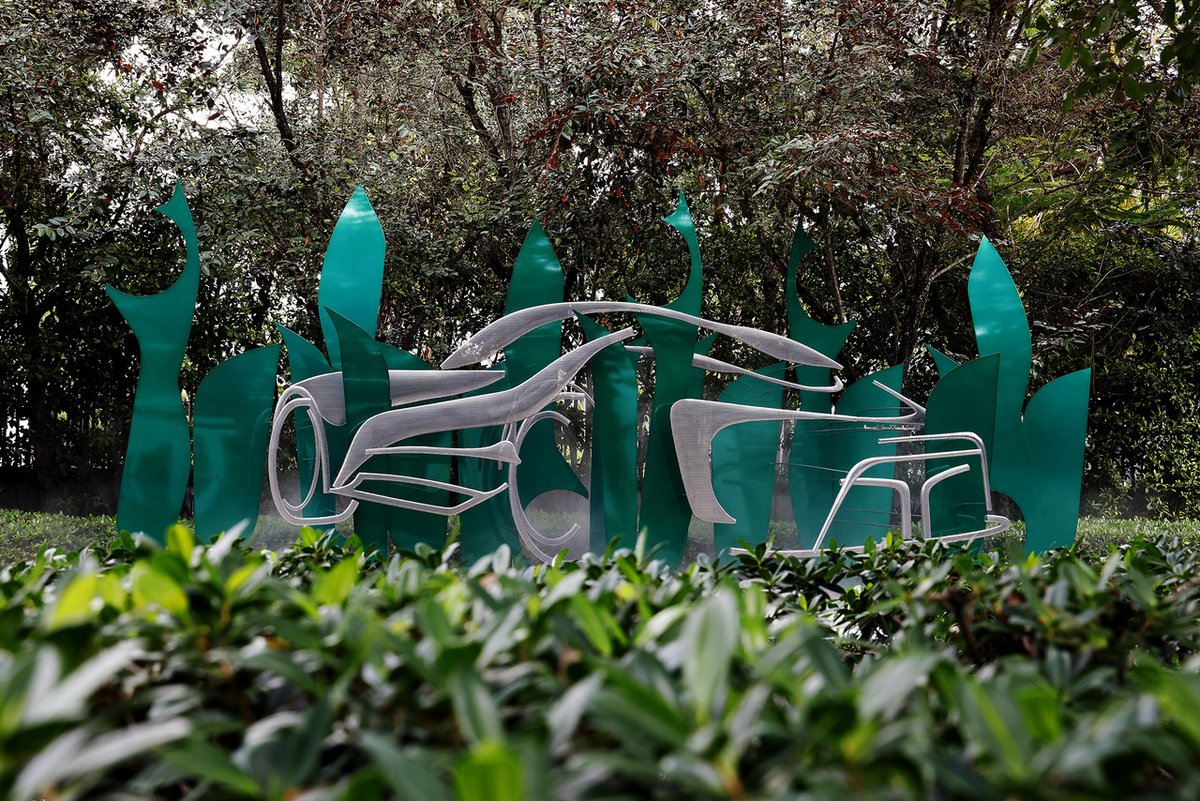 La instalación de Lexus “Shaped by Air” creada por la artista y ...