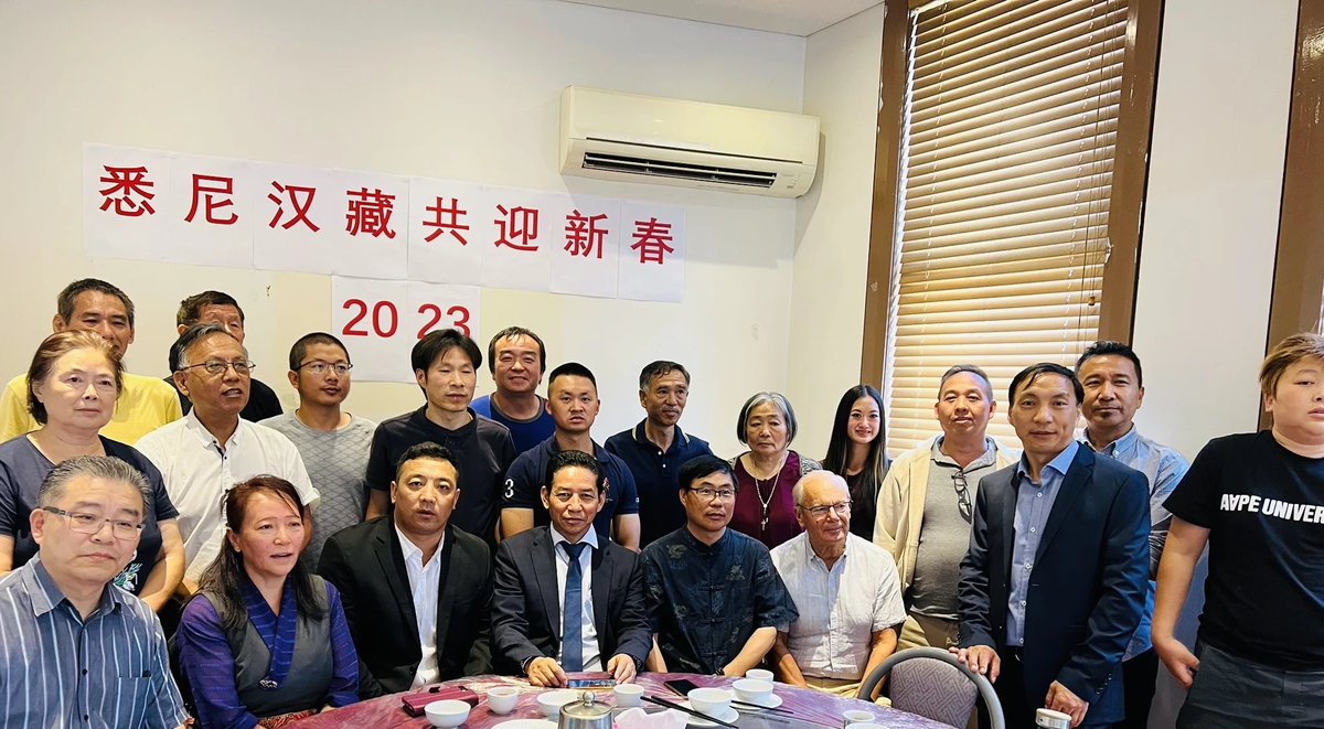 钟锦江💙💛 On Twitter 一月十五日（周日），正值汉人的传统小年，流亡藏人驻澳代表噶嘛森格及秘书长，在代表处前华人事务联络官达珍