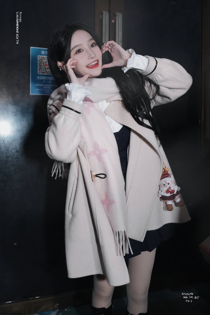 FuMengning on Twitter: "RT @shiyuarchives: 230115 | off work © Raining·周诗雨 #SNH48 #ZhouShiyu #周诗雨"