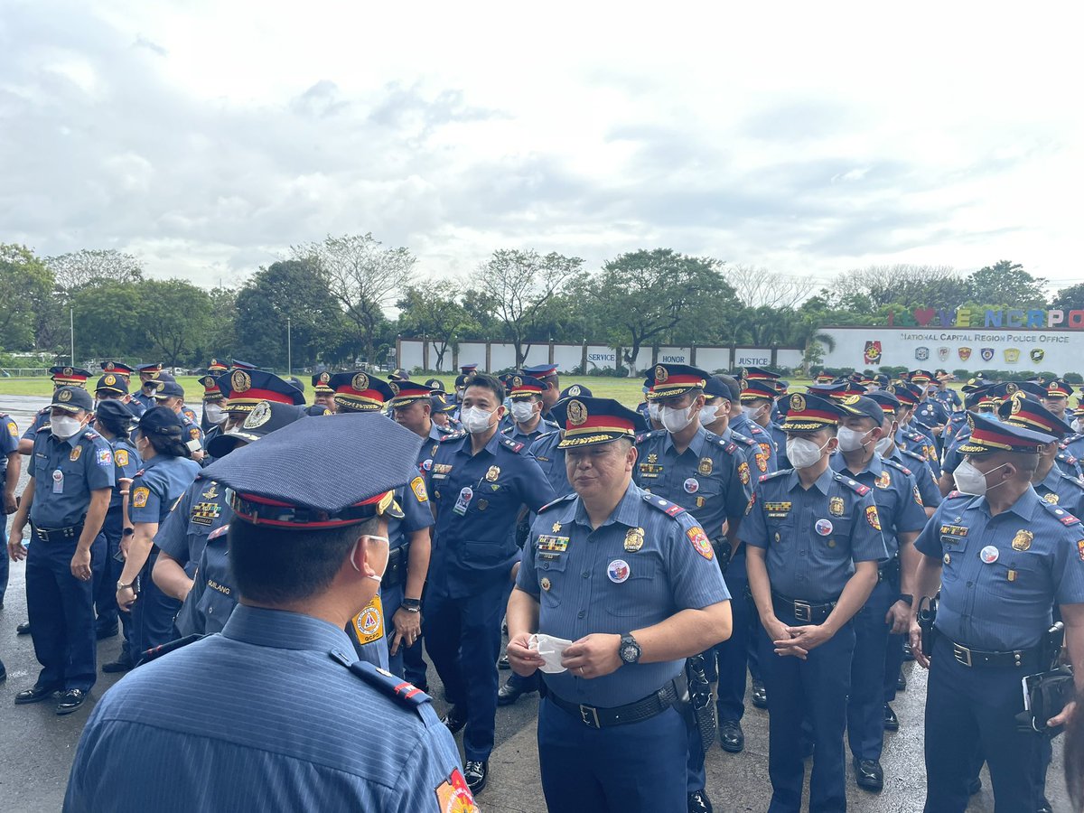 NOW: Members of Metro Manila police with ranks of major to lieutenant ...
