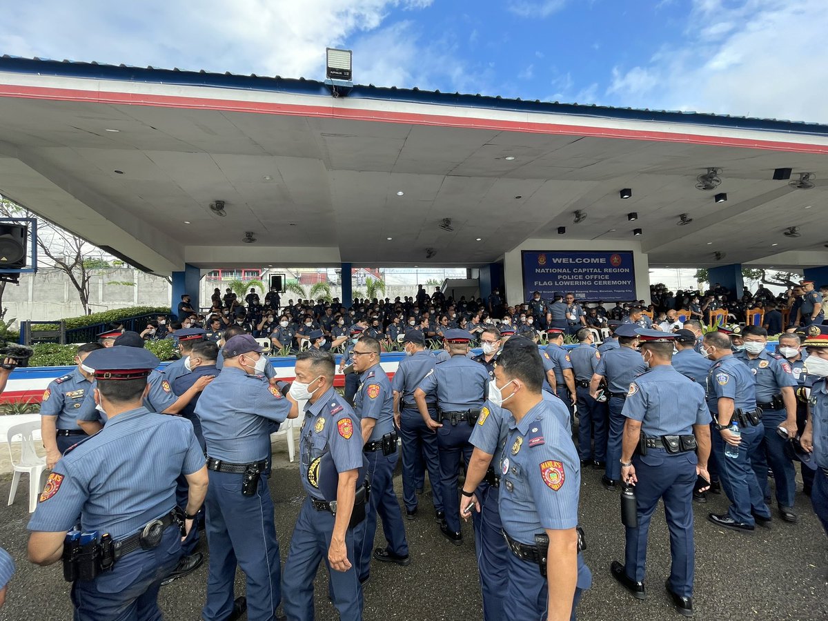 NOW: Members of Metro Manila police with ranks of major to lieutenant ...