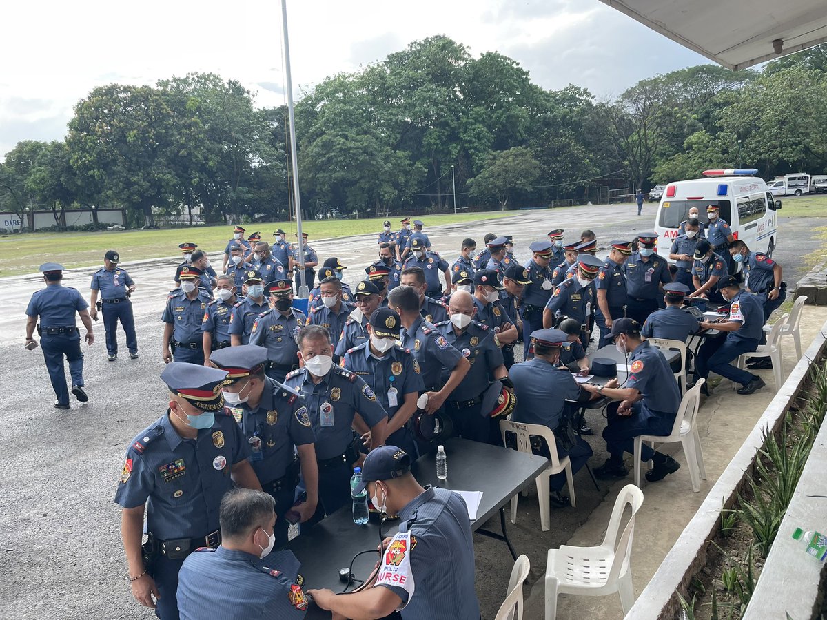 NOW: Members of Metro Manila police with ranks of major to lieutenant ...