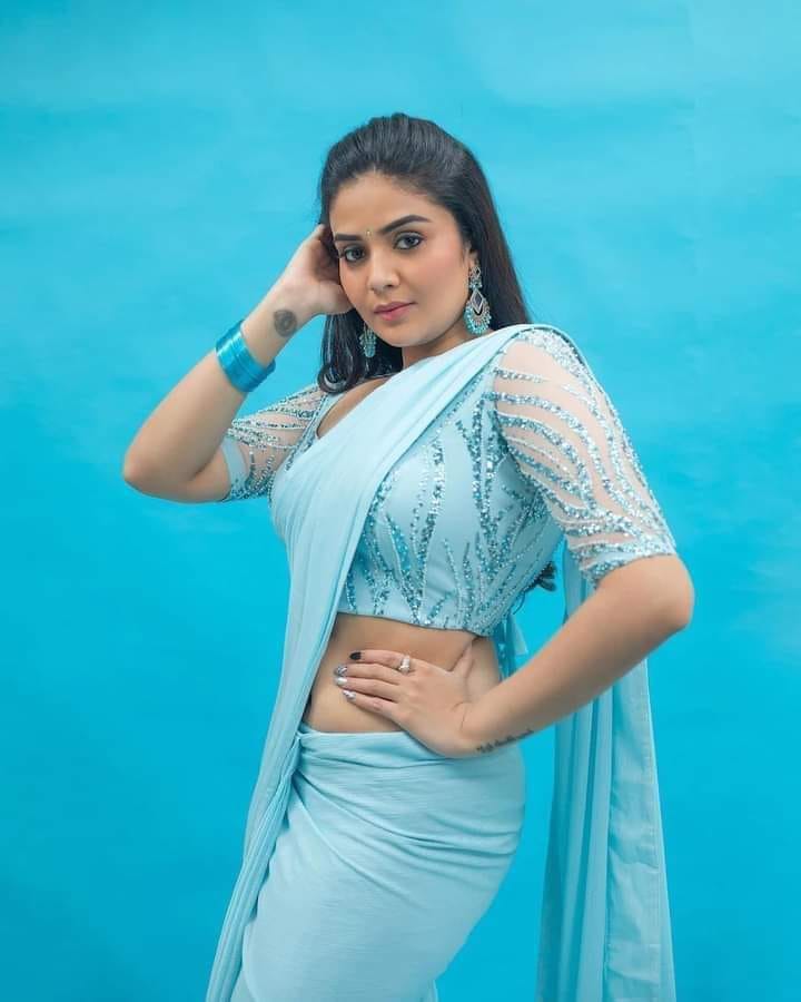 Sharemebook Com On Twitter Anchor Sreemukhi యాంకర్ శ్రీముఖి Hot