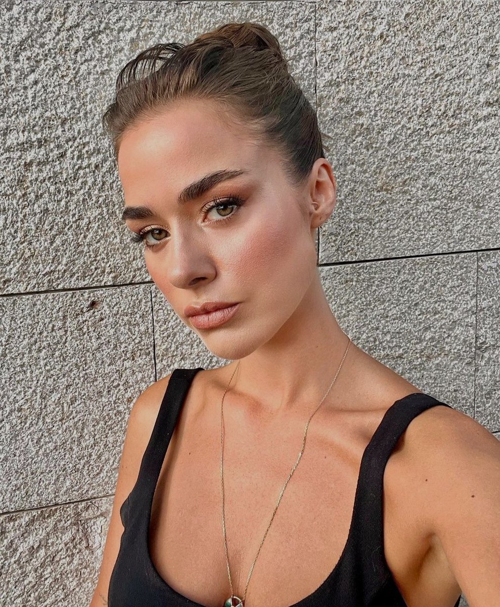 Ünlüler on Twitter: "Bensu Soral seksi güzellik 🔥😈"