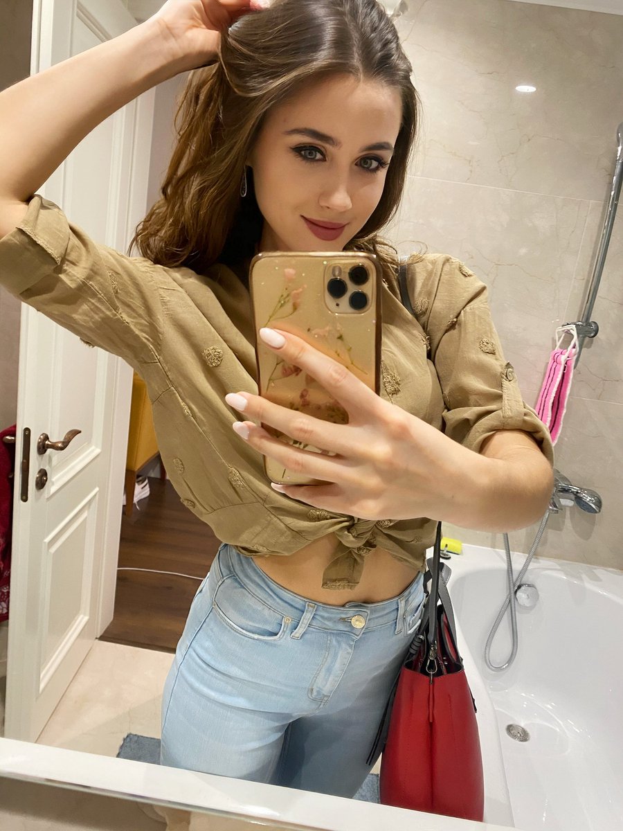 Vassiilisa on Twitter: "Hi Twitter 😋"