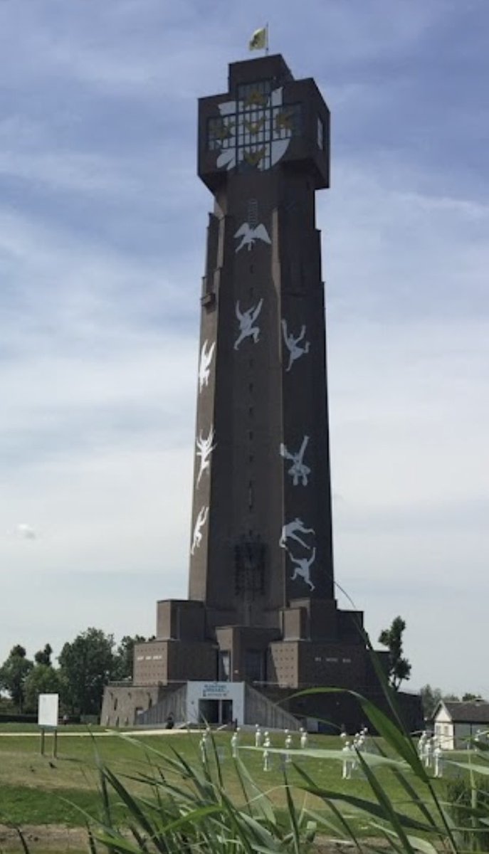 Tower tributes to World Wars..... - Thread from JenOakie42🐢🌪🐇 @OakieJs ...