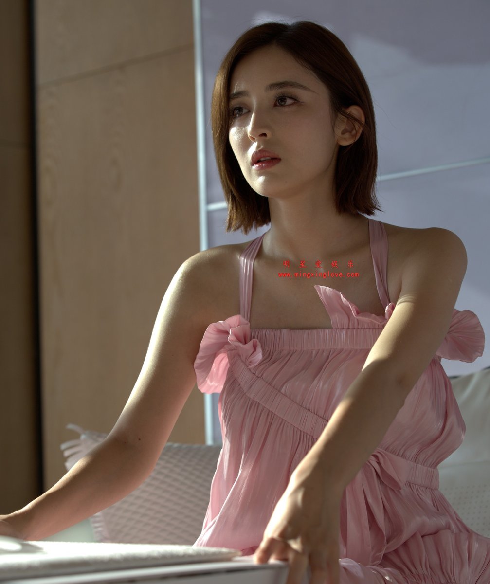 mingxinglove on Twitter: "#古力娜扎 某电视剧现场剧照，抹胸、吊带、光腿等多种造型，单张30M左右，放大可看清肌肤纹理，高清4K分辨率原图无修 #生图 下载 #明星生 ...