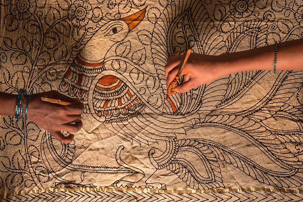 🌺Kalamkari Art🌺 Kalamkari is a type of hand-painted or block-printed ...