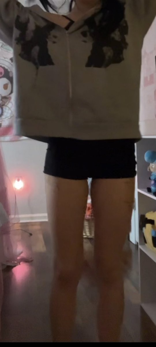 𝒓𝒂𝒃𝒃𝟏𝒕 (recovery AVOIDER!) on Twitter: "i was making tik toks and holy shit my legs omg"