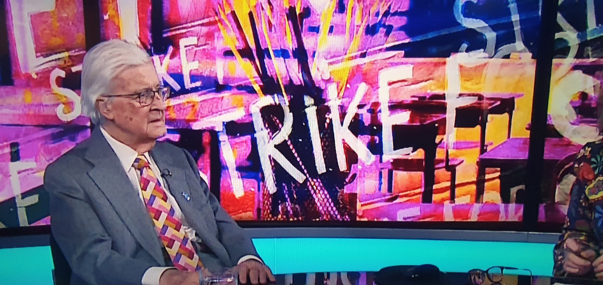 Rt Hon Sir Peter Mannion MP on Twitter: "Wonderfully colour co-ordinated tie choice from former ...