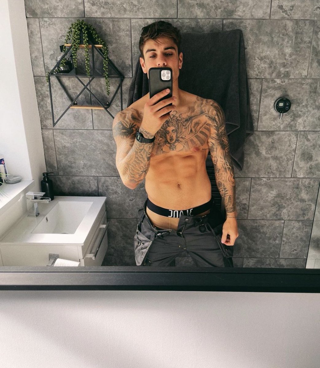 Fit Famous Males on Twitter: "Luke Mabbott 🔥🔥"