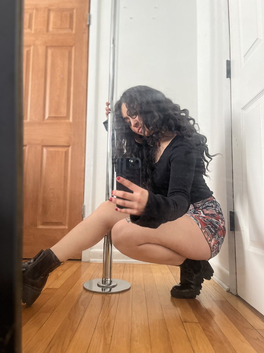 JESS ️ FEB 23🎈 on Twitter: "findom finD femdom stonerbrat goddess ...