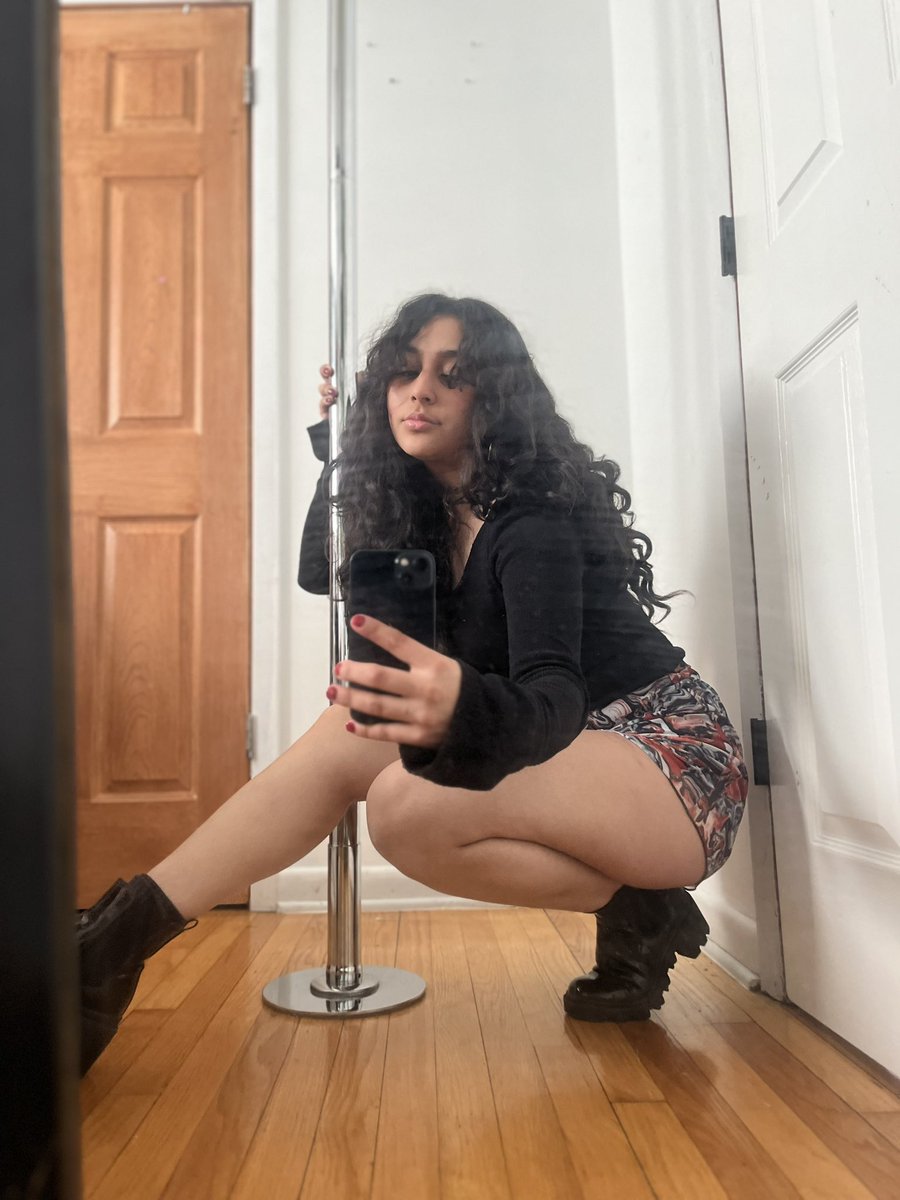 JESS ️ FEB 23🎈 on Twitter: "findom finD femdom stonerbrat goddess ...