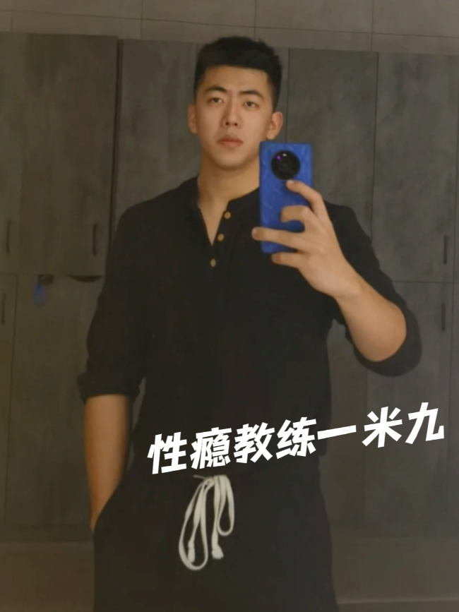 性瘾教练 On Twitter 骚逼你吃过最骚的鸡吧是多大 塞满你浪逼穴最爽的鸡吧有多大 一米九教练 鸡吧二十加 再紧再耐的逼我能让你外翻夹着精液开花 想要爸爸玩你的带逼来