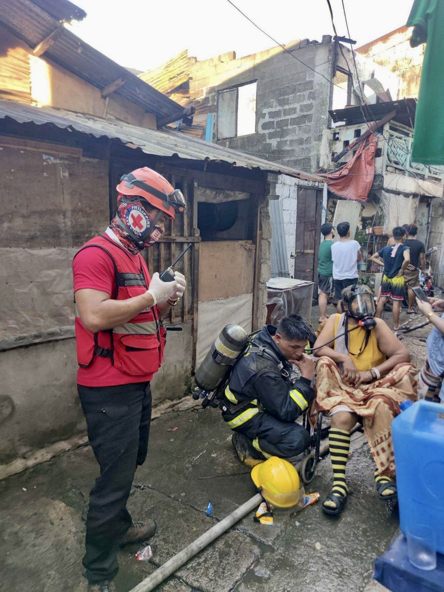 ABS-CBN News on Twitter: "TINGNAN: Sinagip ng mga bumbero ng Philippine Red Cross ang ilang ...