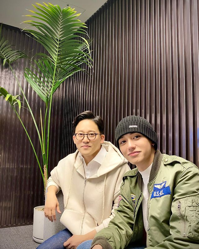 Update KBoys 🧚🏻‍♂️ on Twitter: "SOCORRO! Chris Lee, CEO da SM Entertainment, publicou duas fotos ...