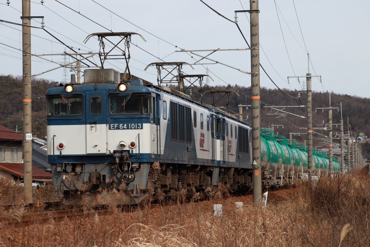 しなの383 =͟͟͞͞ ─ ︎ 疲労困憊中 on Twitter: "81レ EF64-1049 8084レ EF64-1013+1010 81レにはトランシーコンテナが積載 5875レは ...