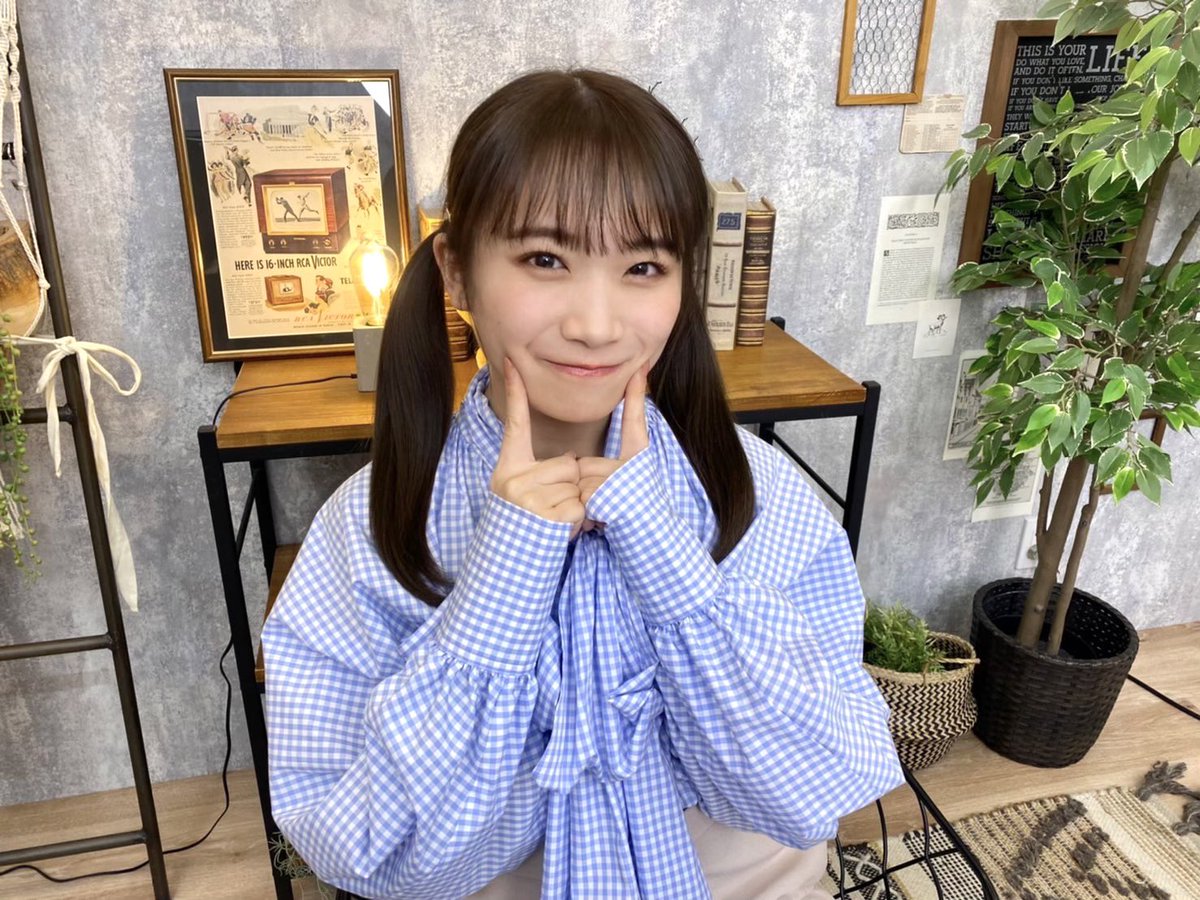 聖徳太子 ⁴⁶ On Twitter Rt Nogizaka46 本日1900〜、 秋元真夏 写真集記念showroomを配信します💘 今日はツインテールの日🐰 みんなツインテール