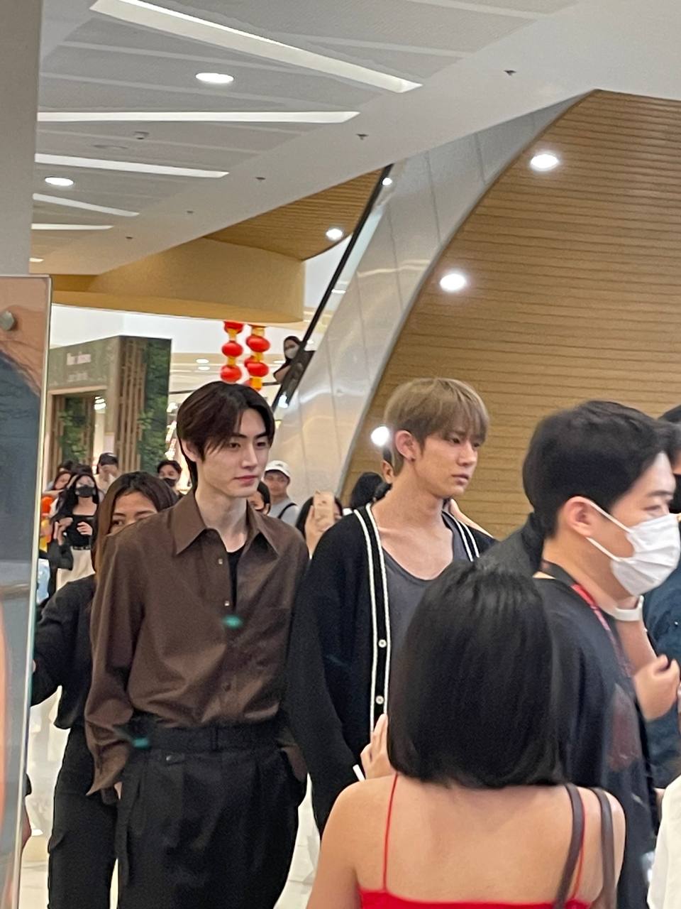 Inquirer on Twitter: "‘SOBRANG SWERTE!’ 😭 LOOK: Heesung and Sunghoon of South Korean boy group # ...