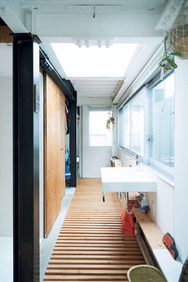 GINZA on Twitter: "建築家夫婦の人生と感性に合わせて「変化に対応する」家【あの人のおしゃれなお家を拝見🏠】 https://buff.ly/3bxMKfH"