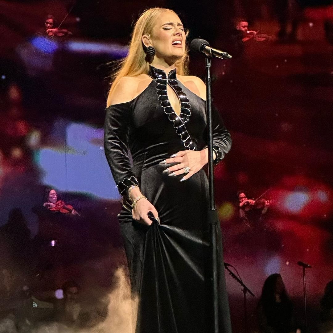 Info Adele on Twitter: "A Adele estava simplesmente PERFEITA ontem a noite, durante a Weekends ...