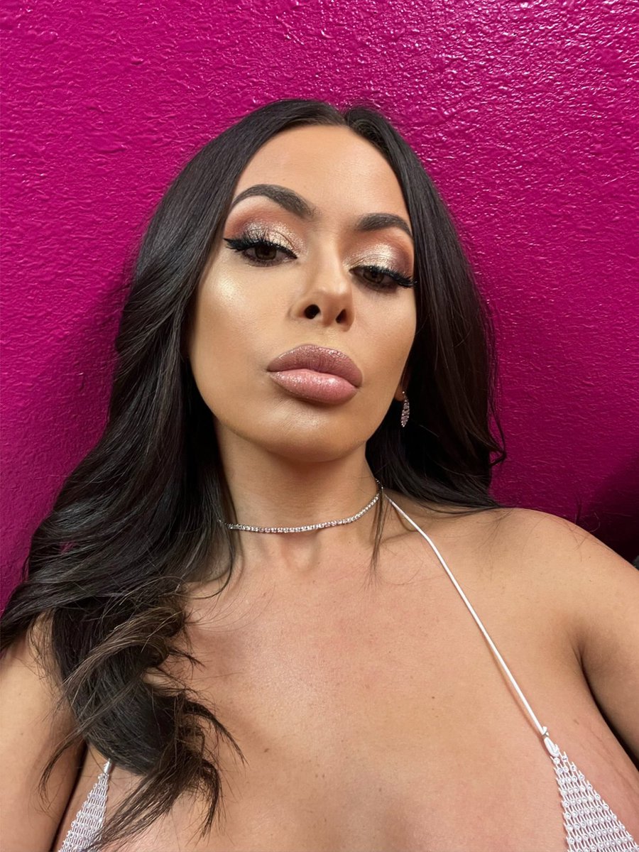 101 Modeling on Twitter: "RT @KloutKiki: Tequila is nasty but after a couple shots so am I 🫠🤫"