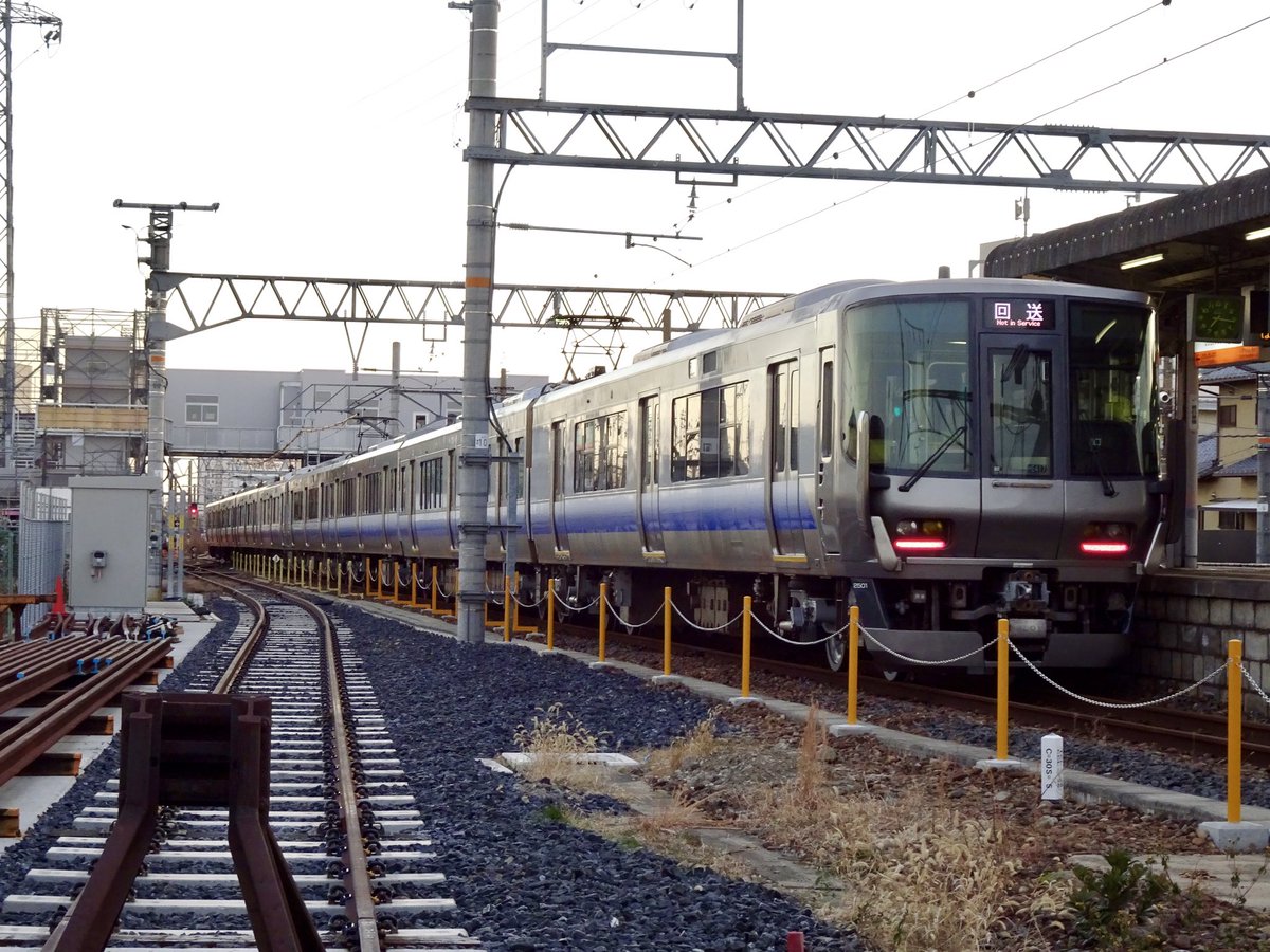 あびこ on Twitter: "2023.1.22 回253H 223系HE417＋225系HF405 東貝塚で折り返してはみ出してるとこ"