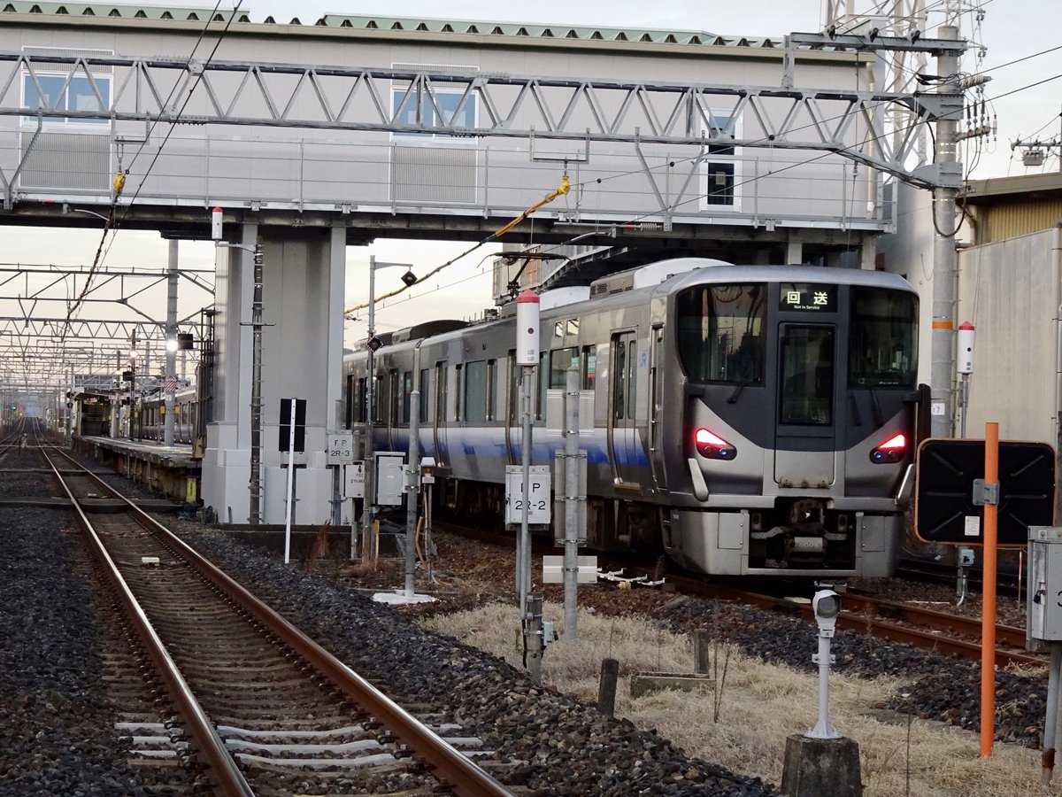 あびこ on Twitter: "2023.1.22 回253H 223系HE417＋225系HF405 東貝塚で折り返してはみ出してるとこ"