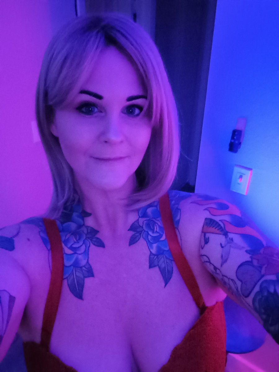 Kinky Katie on Twitter: "Getting ready for showtime!"